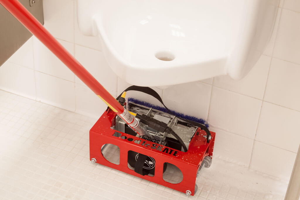 Doodle Skate - Clean Baseboards w EBG-9 | Square Scrub