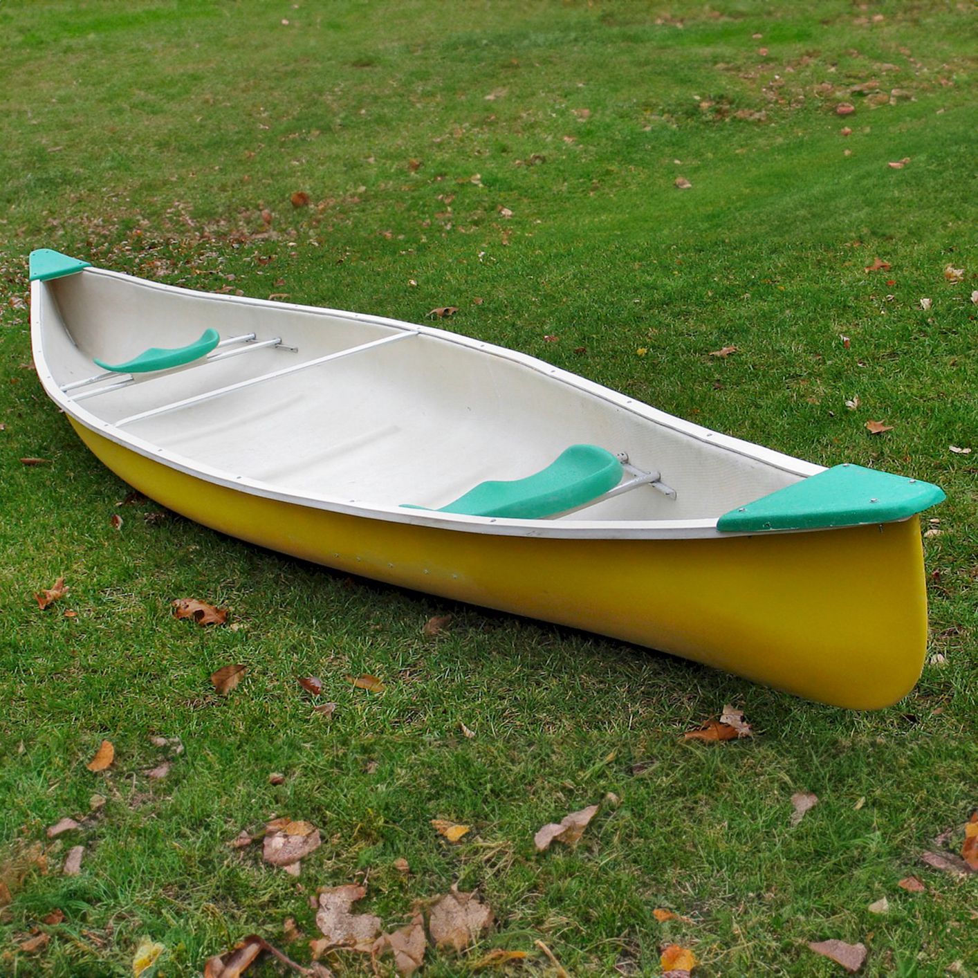 15' 8" Double Ended Fiberglass Canoe