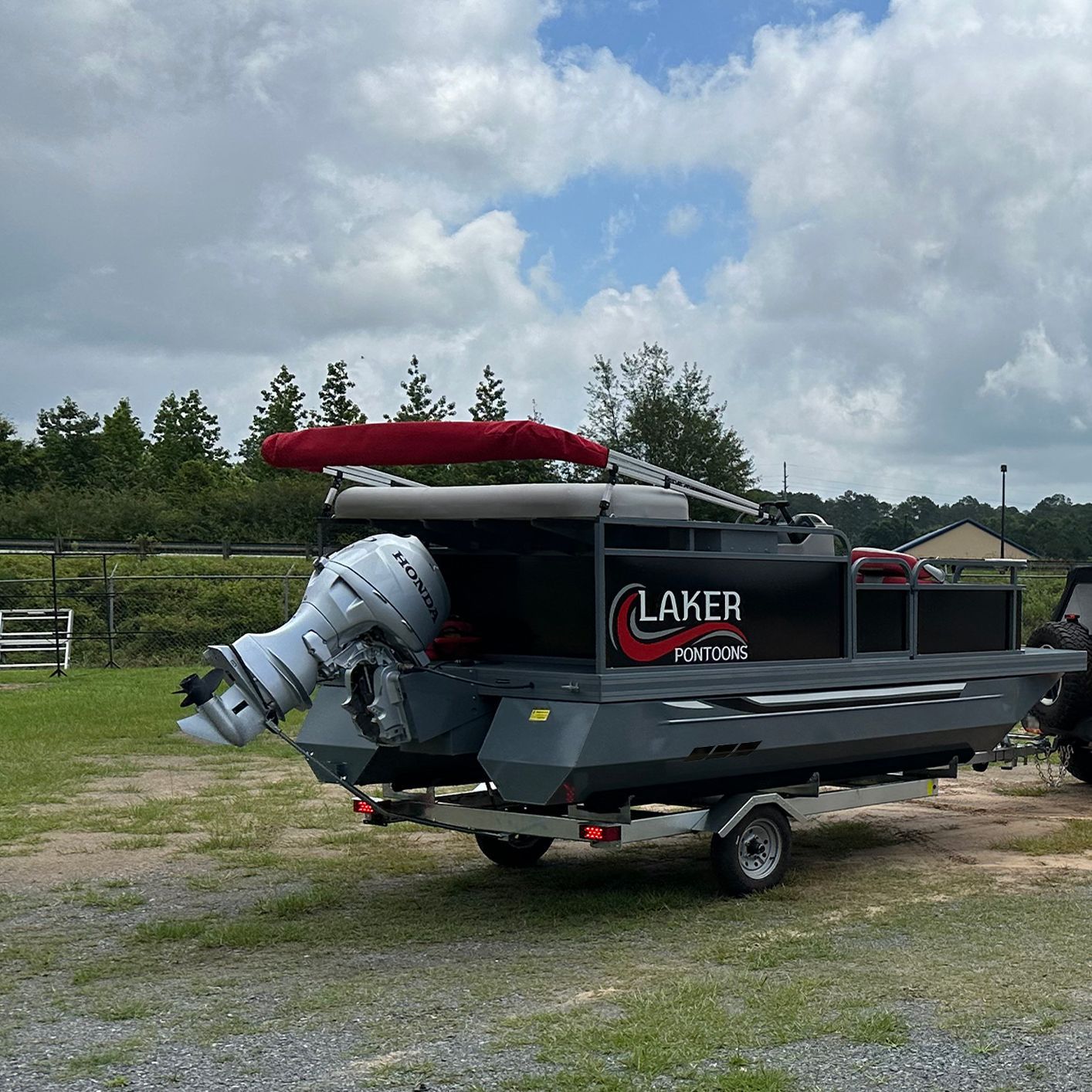 Laker 714 Sun n Fish Package
