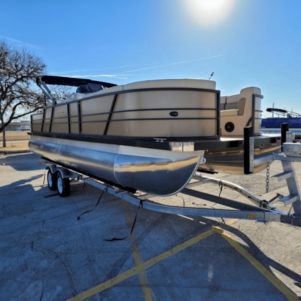 Large Pontoon / Tri Toon Boats