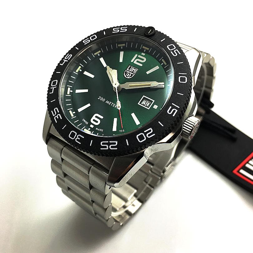 Men's Luminox Pacific Diver Stainless Steel Green Dial Dive Watch 3137