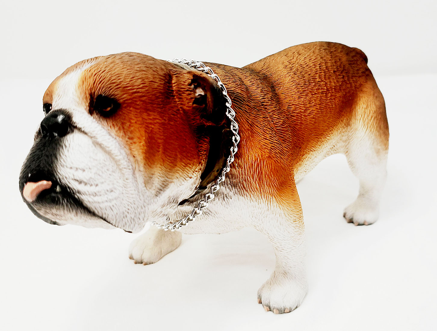 Bulldog Figurine Brindle, Figurines | Animalden.com