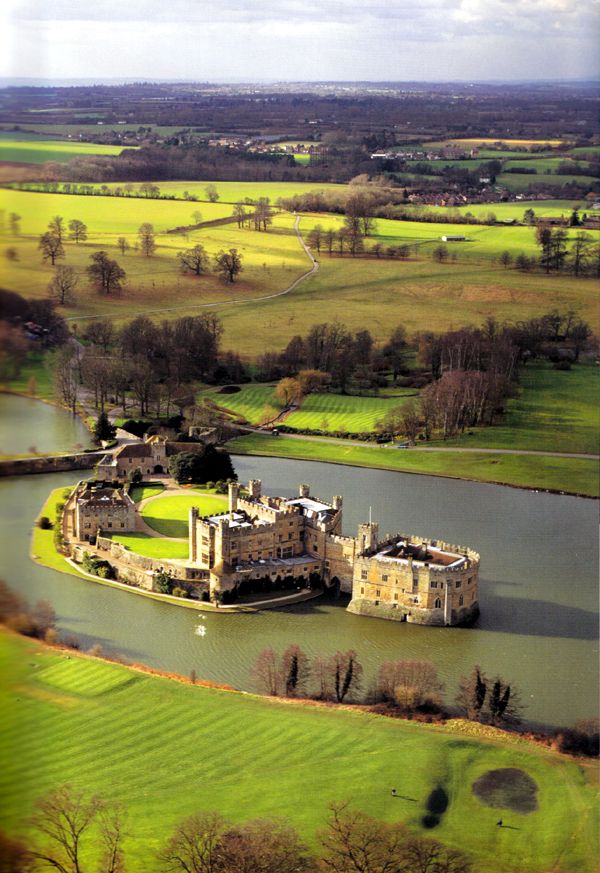 Beautiful Castles & Churches In The World Reference Book - Anime Books