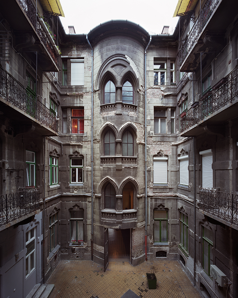 Yves Marchand & Romain Meffre: Budapest Courtyards - ARTBOOK