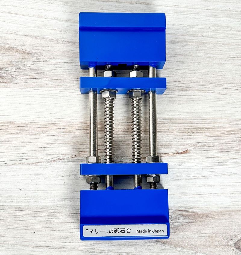 Spring Loaded Stone Holder