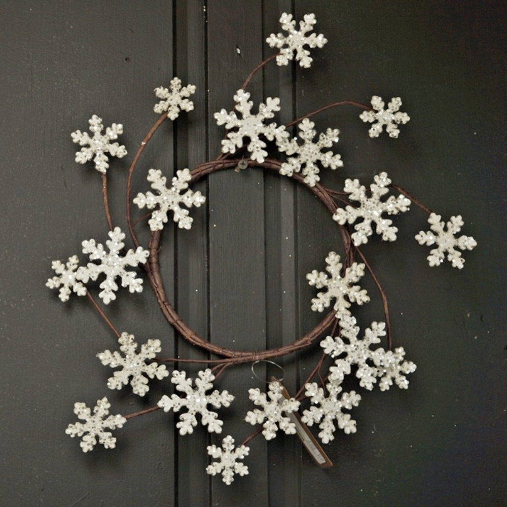 Artificial Holiday Wreaths – Christmas Wreath & Hanger