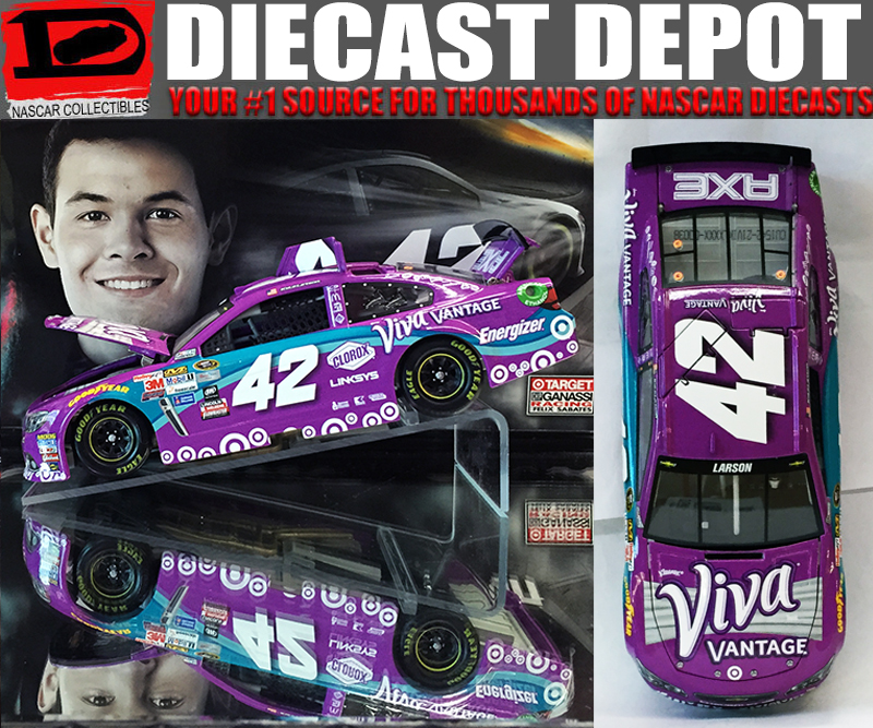KYLE LARSON 2015 VIVA VANTAGE 1/24 ACTION