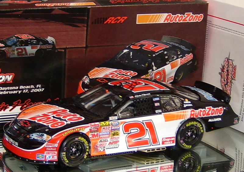 AUTOGRAPHED KEVIN HARVICK 2007 AUTOZONE DAYTONA RACED VERSION 1/24 ACTION