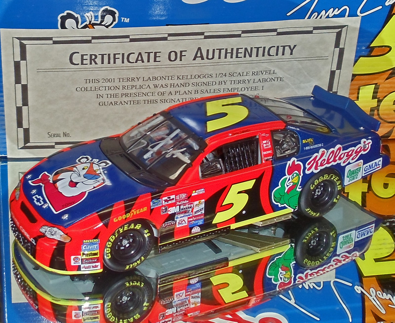 AUTOGRAPHED TERRY LABONTE 2001 KELLOGGS 1/24 REVELL CWB