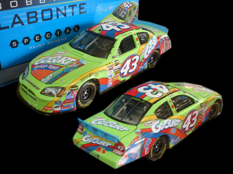 BOBBY LABONTE 2006 GOGURT DODGE CHARGER 1/24 MOTORSPORTS AUTHENTICS