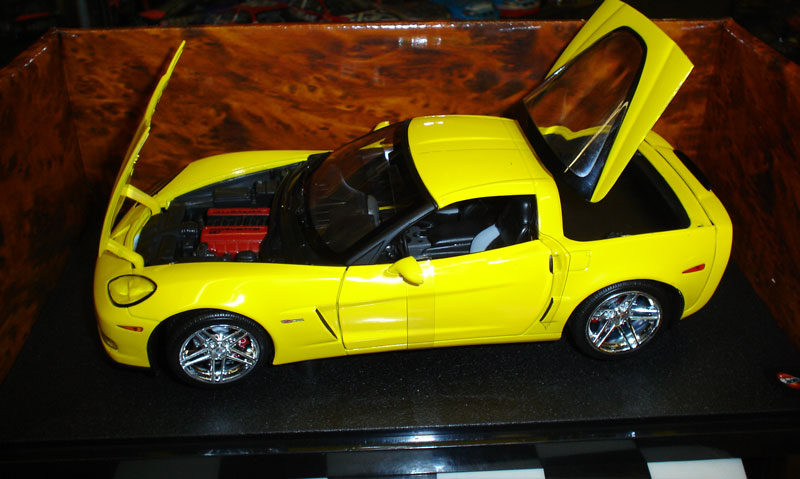 -EXCLUSIVE- 2006 YELLOW CORVETTE Z06 1/18 HOT WHEELS