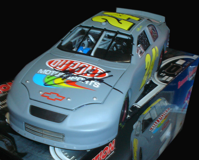 JEFF GORDON 2005 DUPONT TEST CAR AUTOGRAPHED 1/24 ACTION W/ AUTOGRAPHED ...