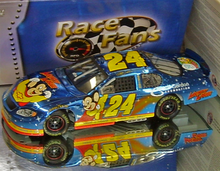 JEFF GORDON 2005 MIGHTY MOUSE COLOR CHROME 1/24 ACTION