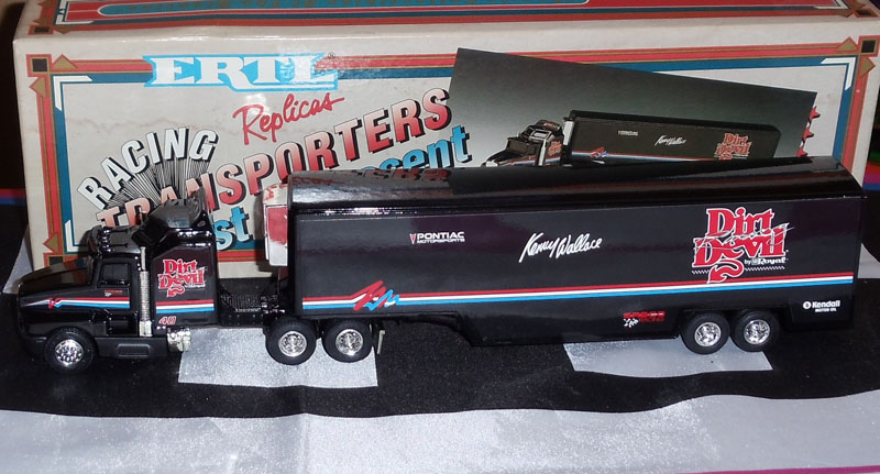 KENNY WALLACE 1993 DIRT DEVIL TRANSPORTER 1/64 ERTL WHITE ROSE