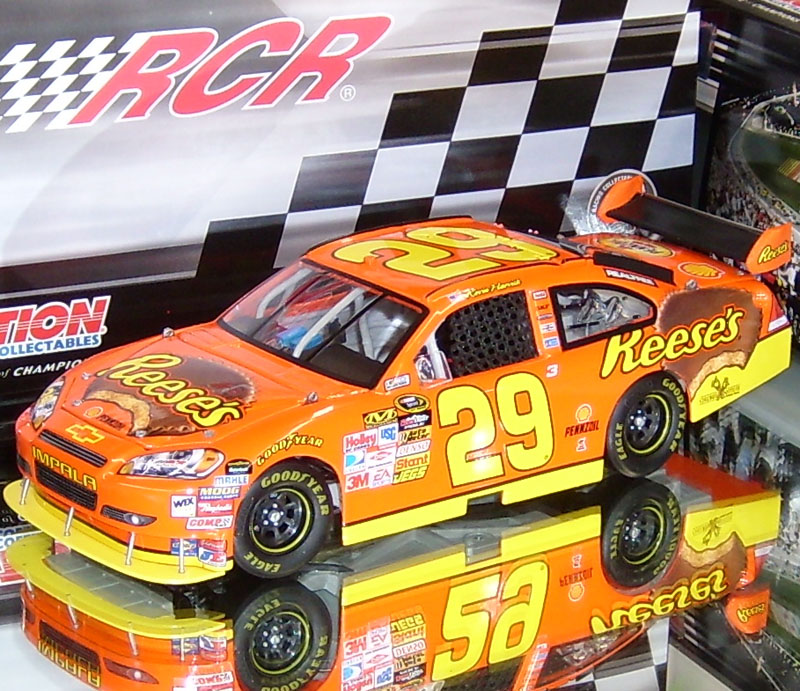 KEVIN HARVICK 2010 REESES 1/24 ACTION
