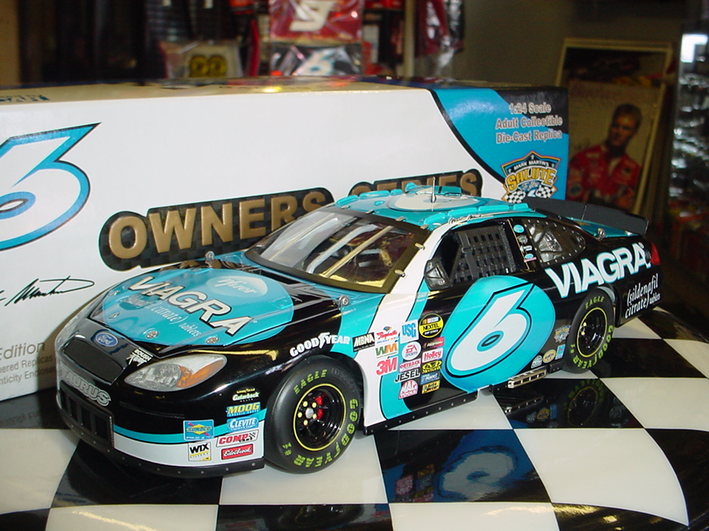 MARK MARTIN 2005 VIAGARA 1/24 TEAM CALIBER OWNER'S SERIES
