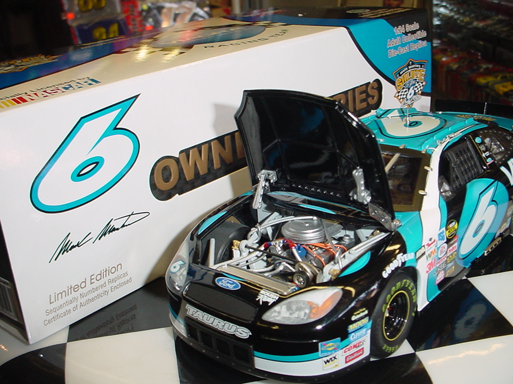 MARK MARTIN 2005 VIAGARA 1/24 TEAM CALIBER OWNER'S SERIES