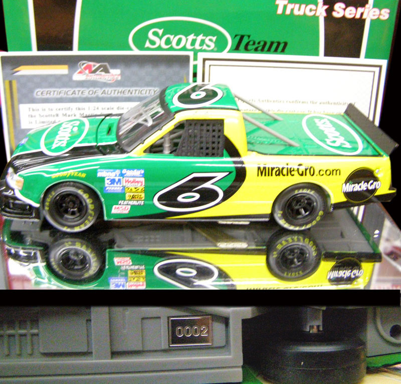 MARK MARTIN 2006 SCOTTS TRUCK AUTOGRAPHED 1/24 MOTORSPORTS AUTHENTICS ...
