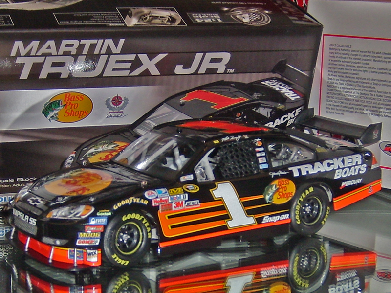 MARTIN TRUEX JR 2008 BASS PRO SHOPS COT 1/24 ACTION