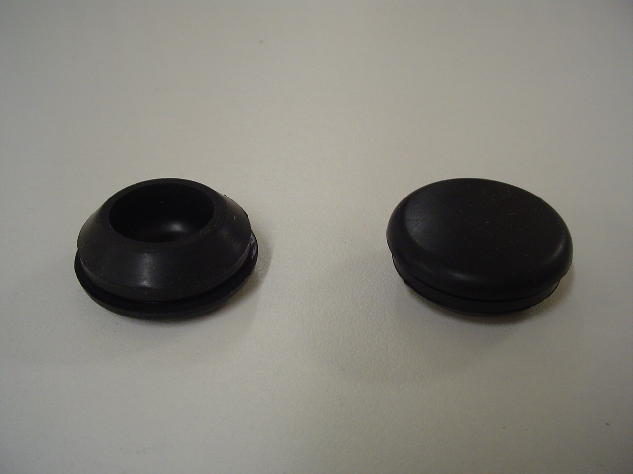 @ *FRAME KEY HOLE / DRAIN HOLE PLUG CT70 1980 TO 1982 81329-567-020 (281G)