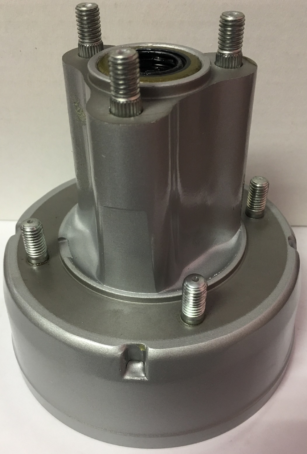 @ *OEM HUB FOR 4 BOLT RIMS NON-USA MODELS 7/20M (74S)