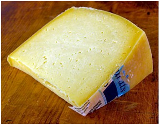 Saint George Cheese Topo Queijo S Jorge 1 lb.