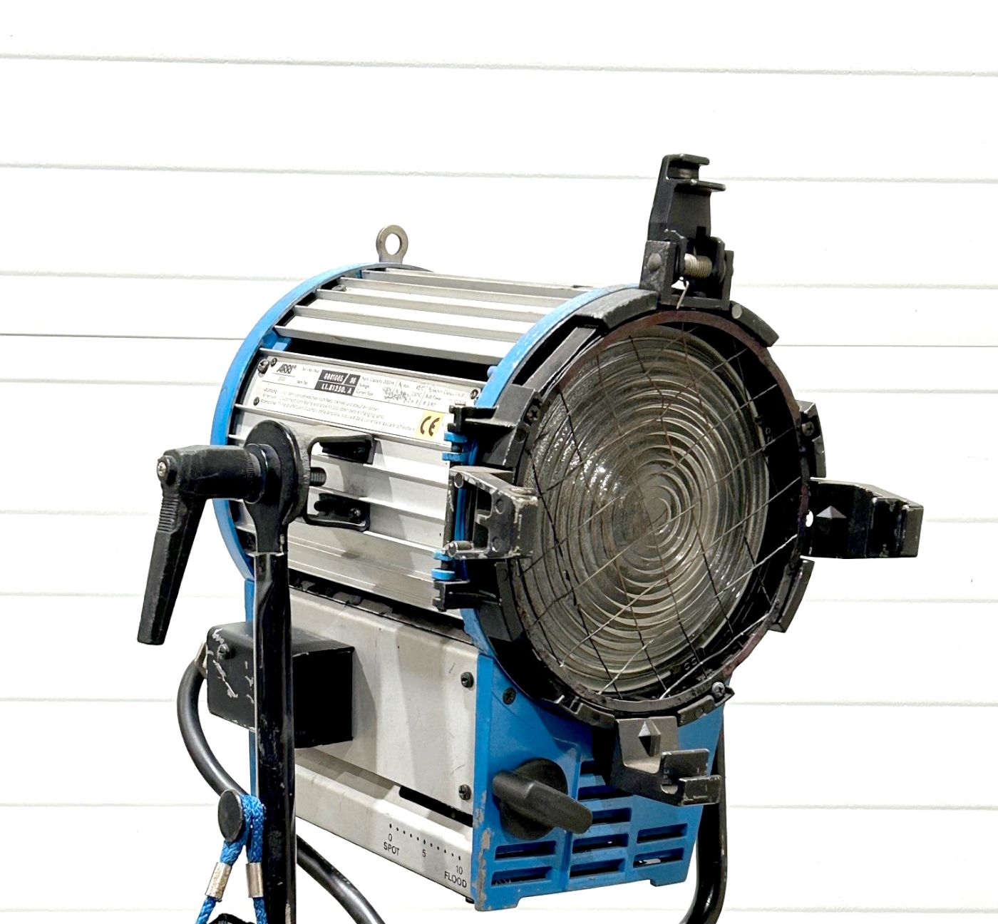 Used Arri 2000w 2K Fresnel Light with Barndoors - BarnDoor Lighting