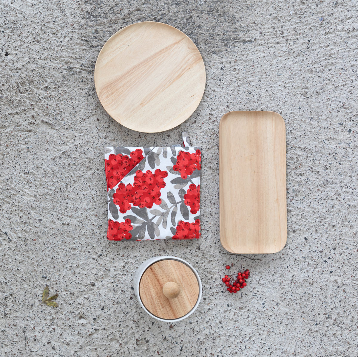 Pentik Pihlajanmarja Red Pot Holder - Pentik Kitchen & Dining Accessories