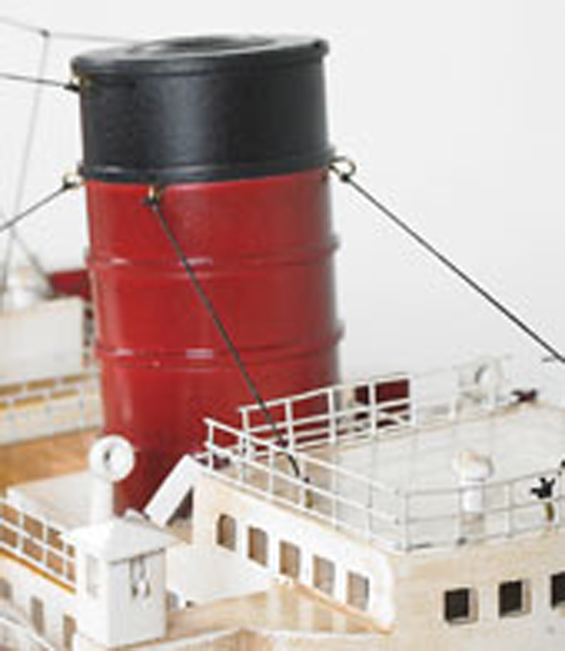 AS081 Authentic Models 40 inch Display of the Luxury Steamship Queen Mary