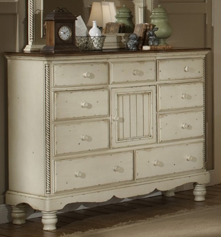 Wilshire Antique White Mule Chest with Dovetail Drawers - Hillsdale ...