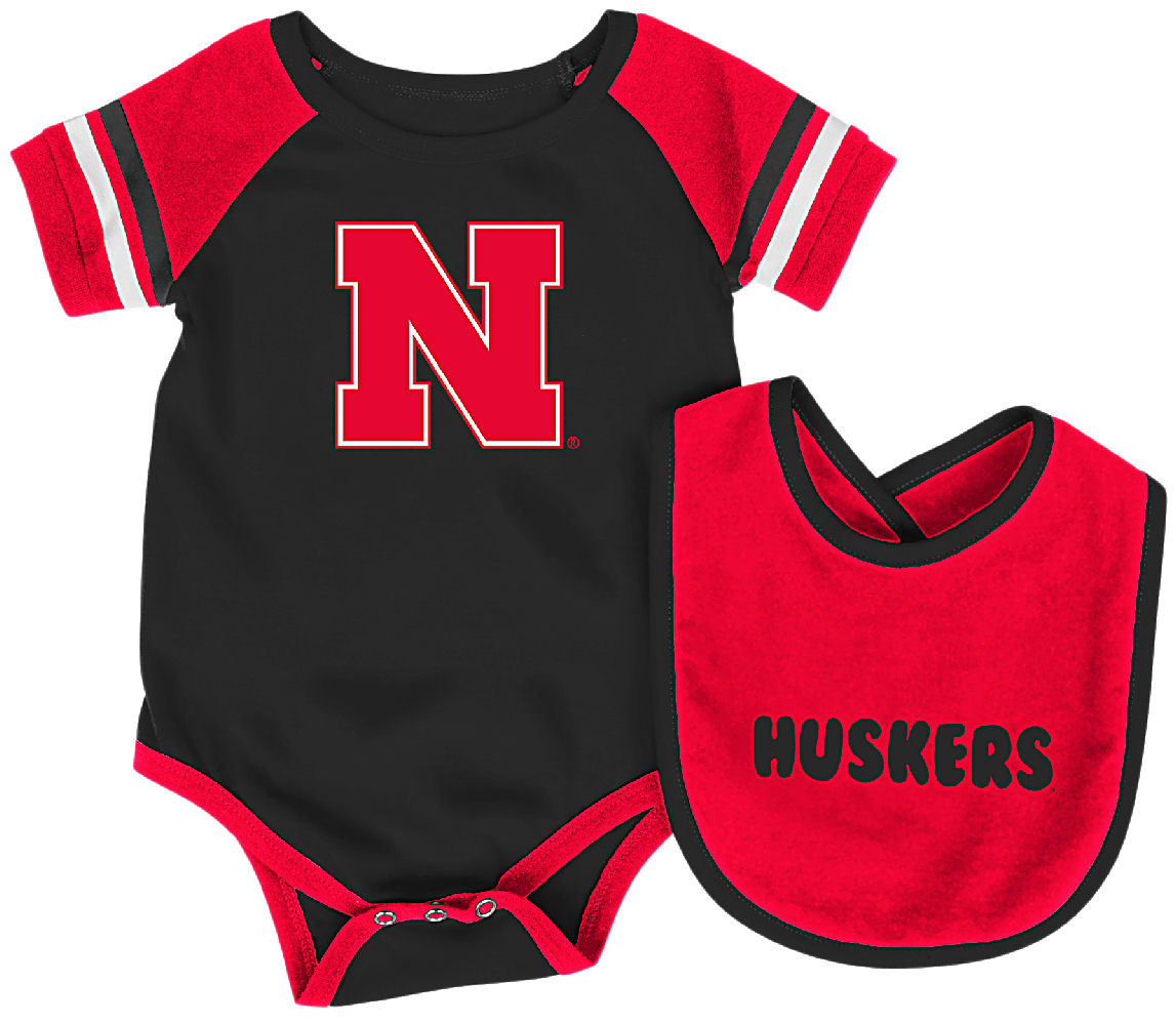 Infant Nebraska Cornhuskers Black Roll Out Onesie and Bib Set ...