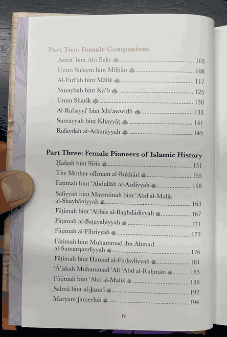 Builders of a Nation : 37 Famous Women in Islam (Dr. Haifaa Younis)