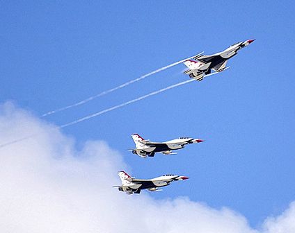 Thunderbirds F-16 Fighting Falcons Flight Photo Print for Sale