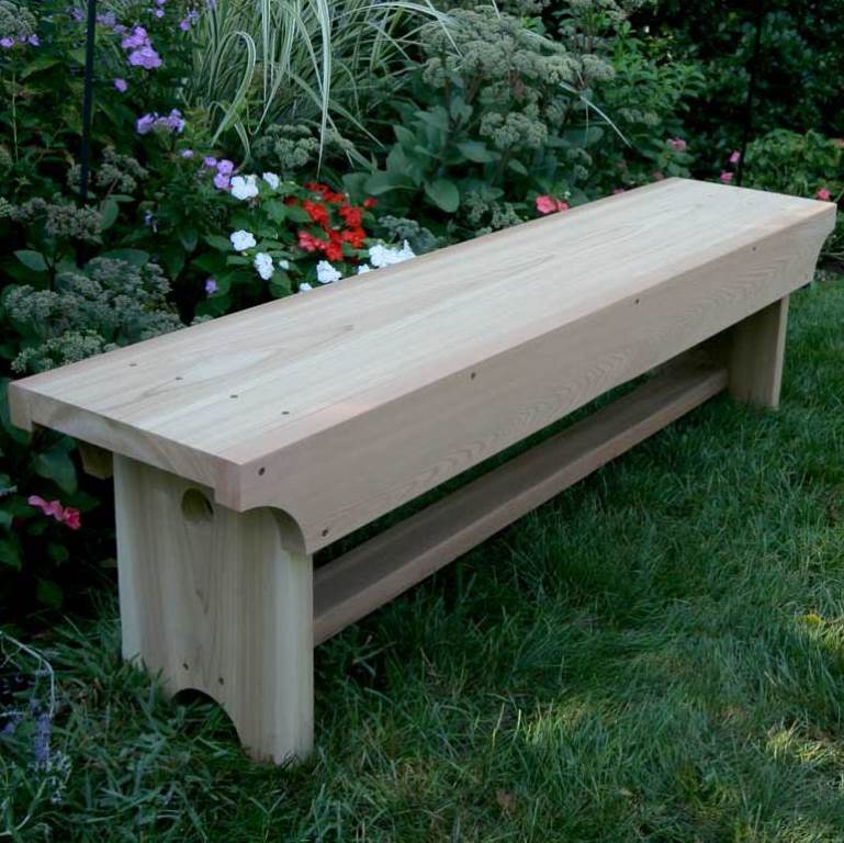 Cedar Wood Traditional Heavy-Duty Bench
