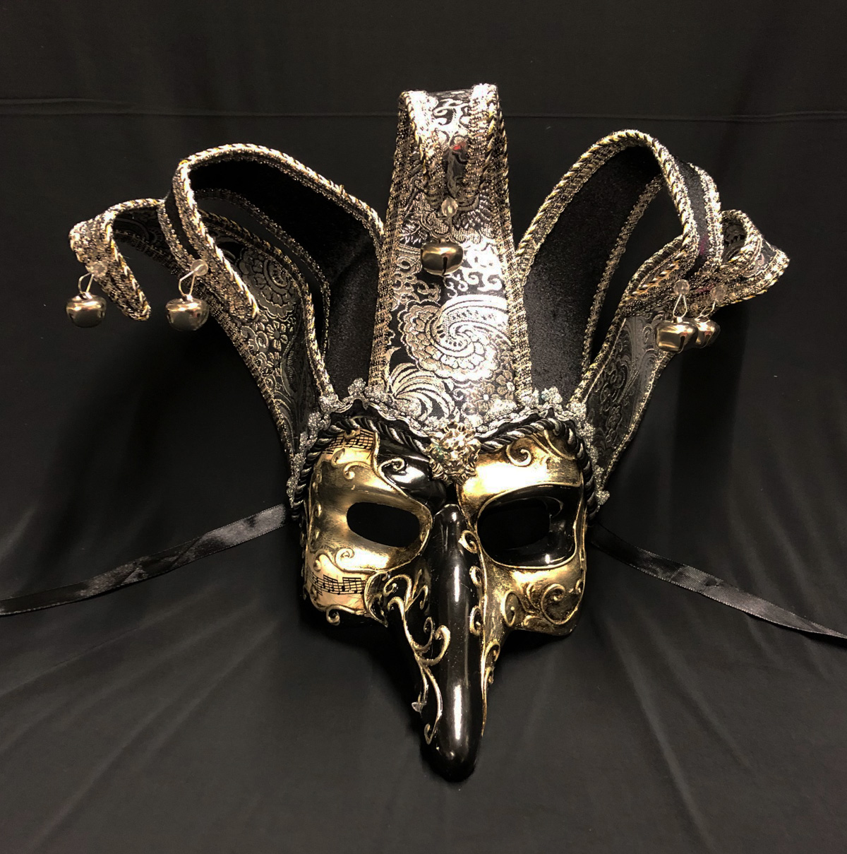White And Black Masquerade Mask