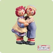 Holiday Hug Raggedy Ann & Andy 2004 Hallmark Ornament