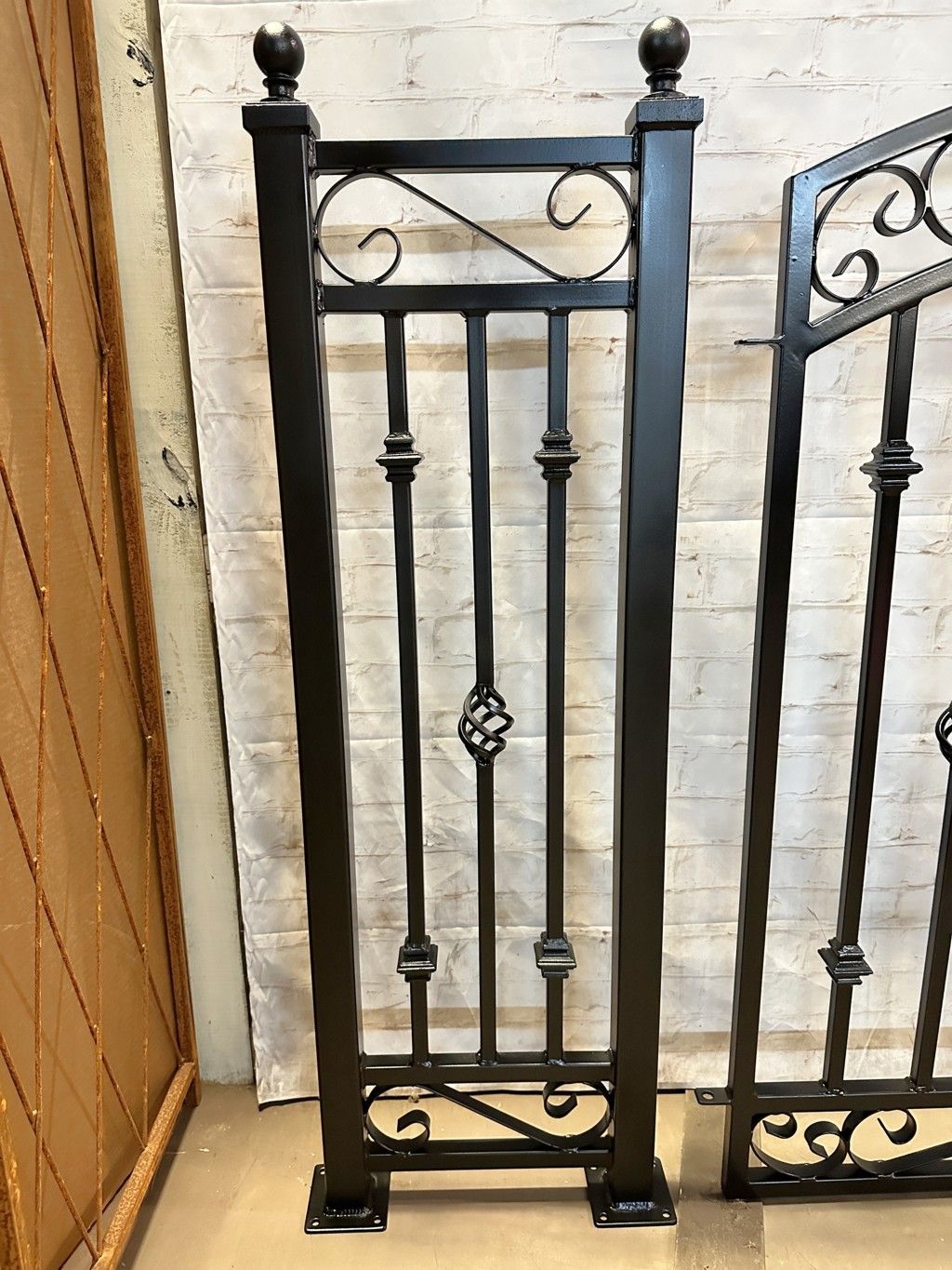 1.5" Steel Post w/ Forged Iron Shoe For 3ft Metal Fence & Gates