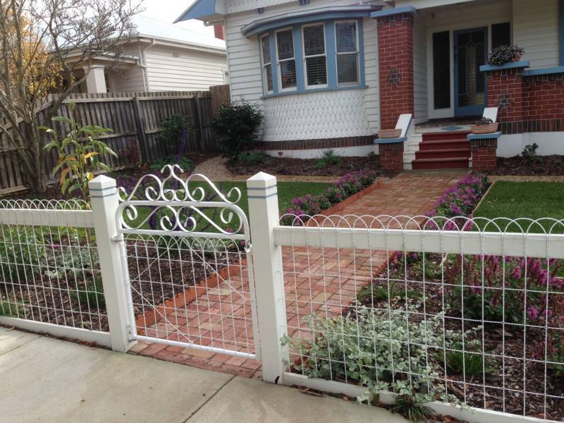 Ornamental Loop Fencing - Galvanized Wire 100' roll x 50" t