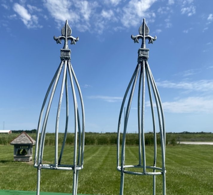 15" Tall Twist Topiary - Small Obelisk Trellis