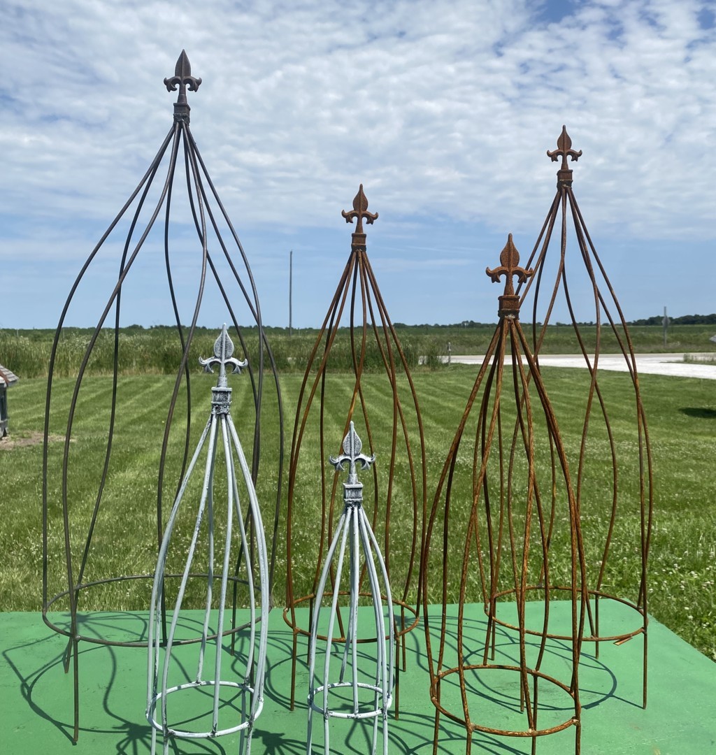 15" Tall Twist Topiary - Small Obelisk Trellis