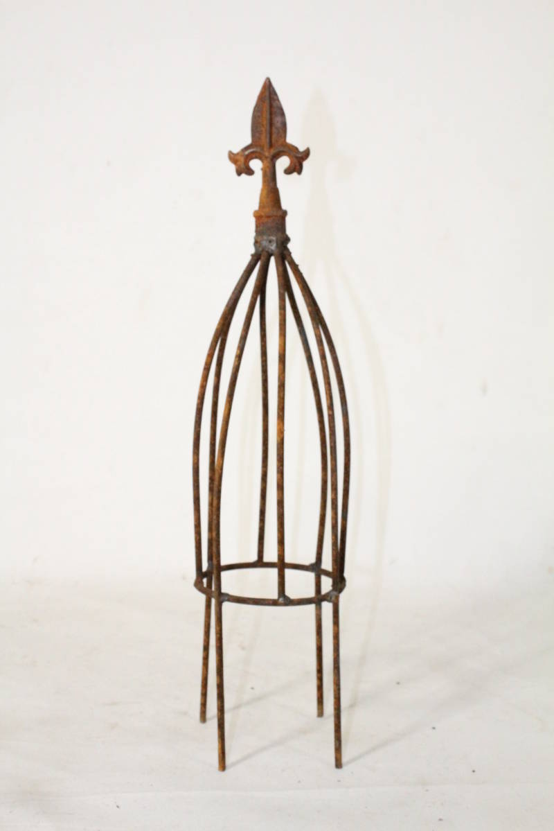 15" Tall Twist Topiary - Small Obelisk Trellis