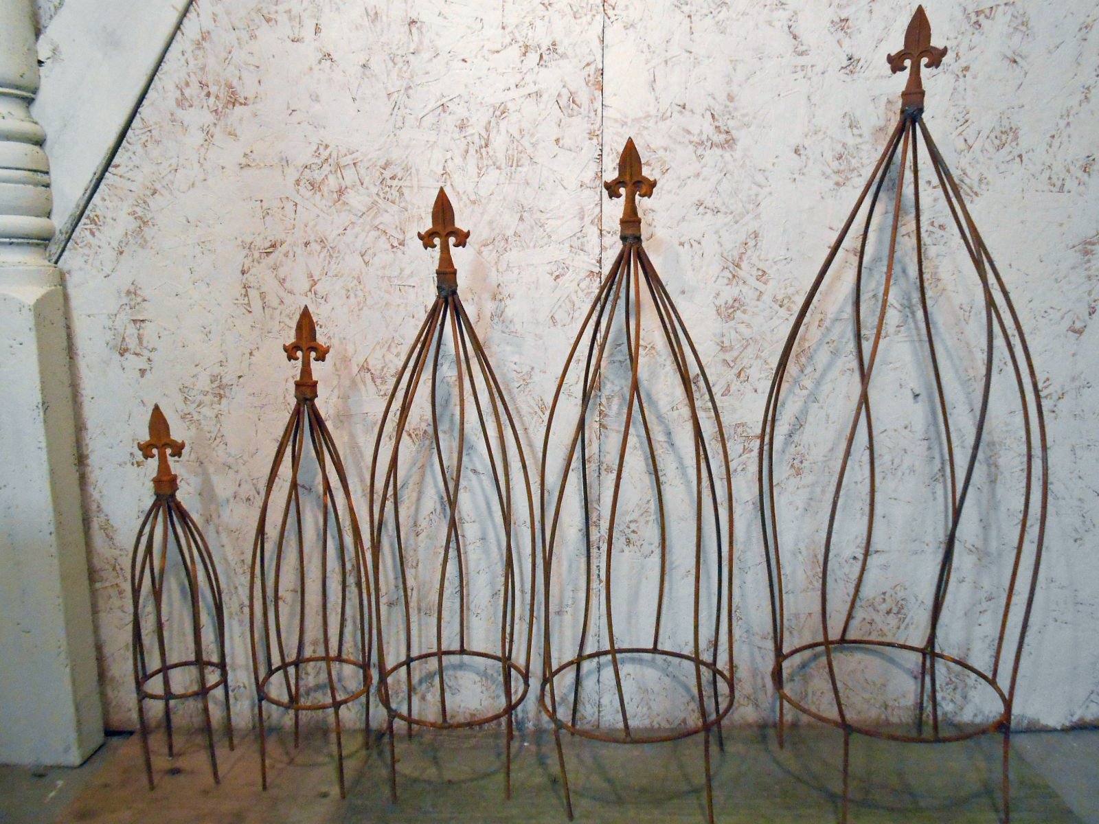 15" Tall Twist Topiary - Small Obelisk Trellis