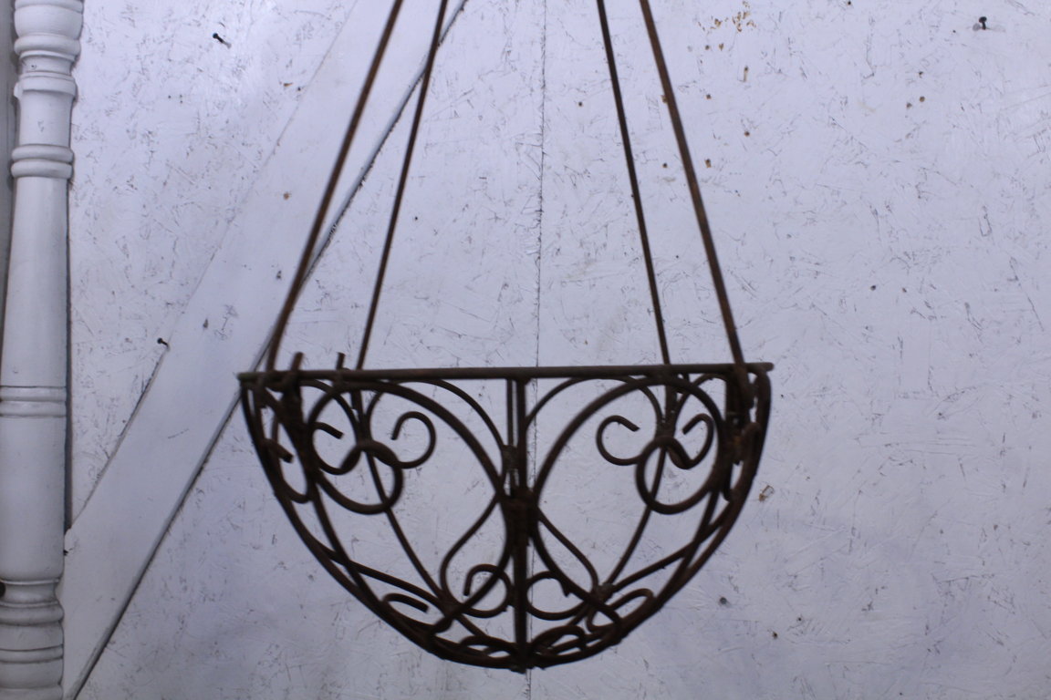19" Round Wrought Iron Curly Hanging Basket