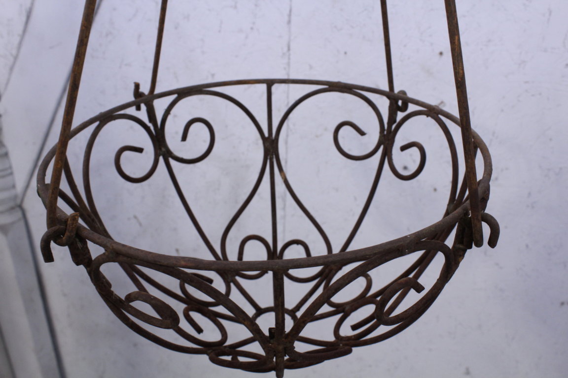 19" Round Wrought Iron Curly Hanging Basket