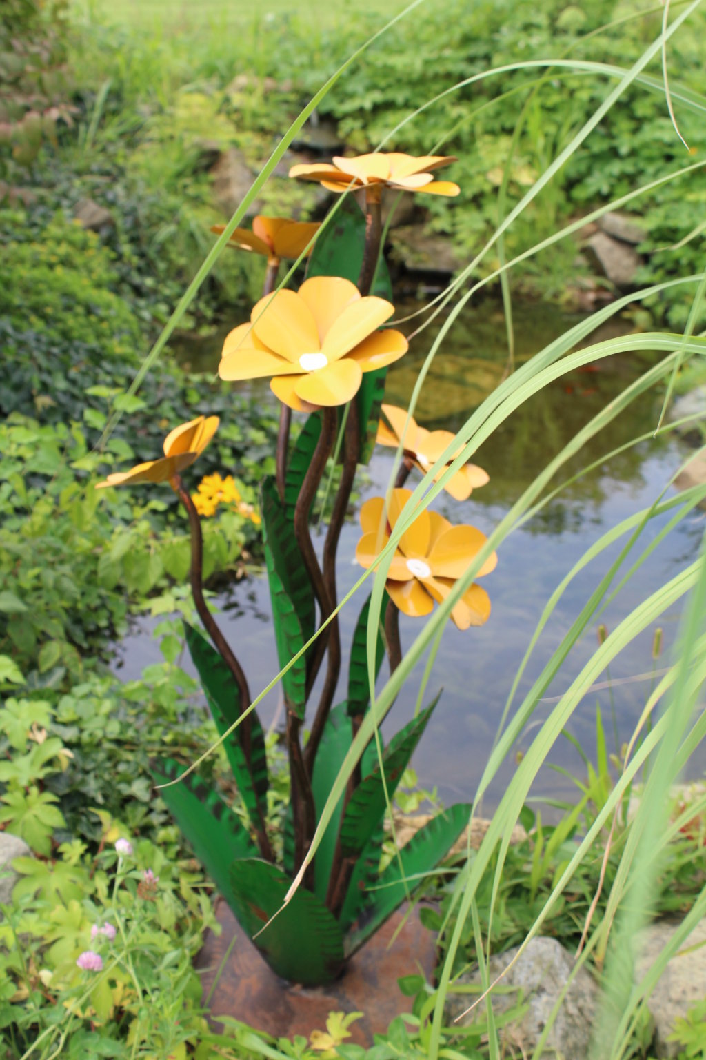 21" Small Recycled Metal Daisy Lawn Decor