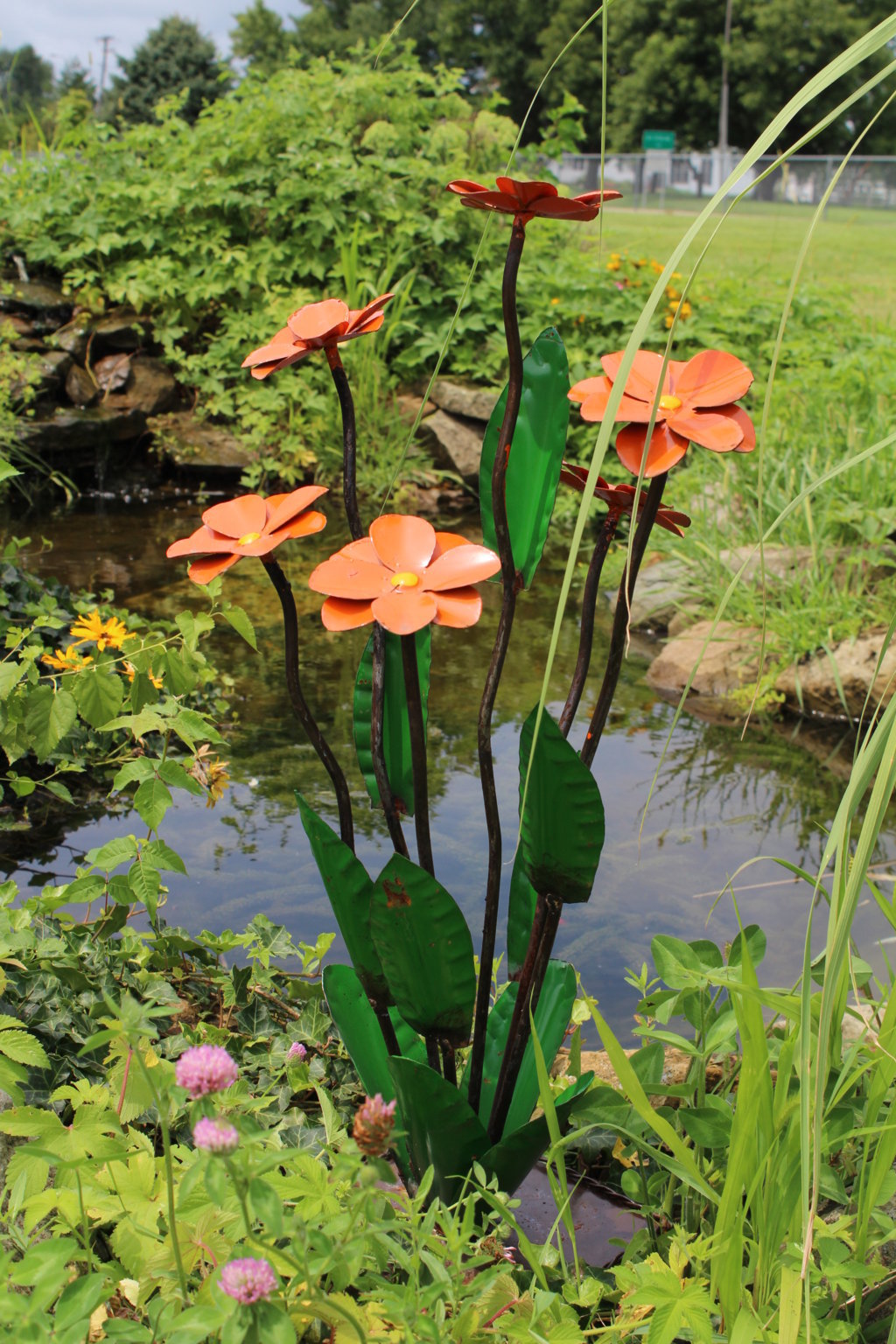 21" Small Recycled Metal Daisy Lawn Decor