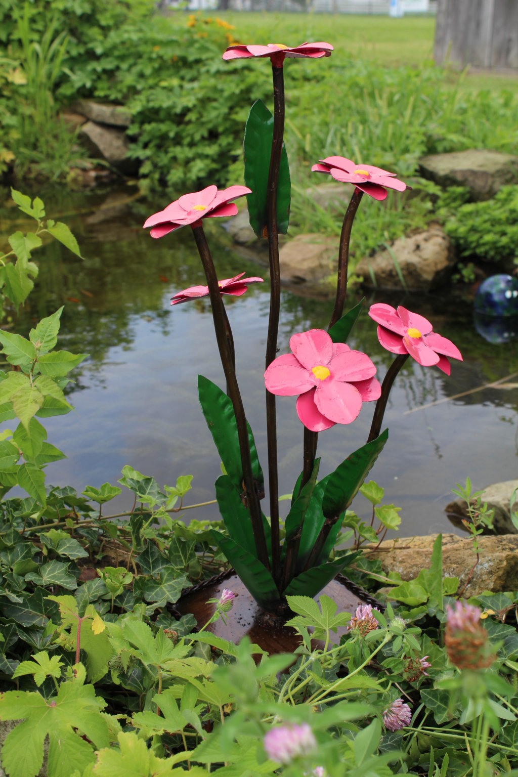 21" Small Recycled Metal Daisy Lawn Decor