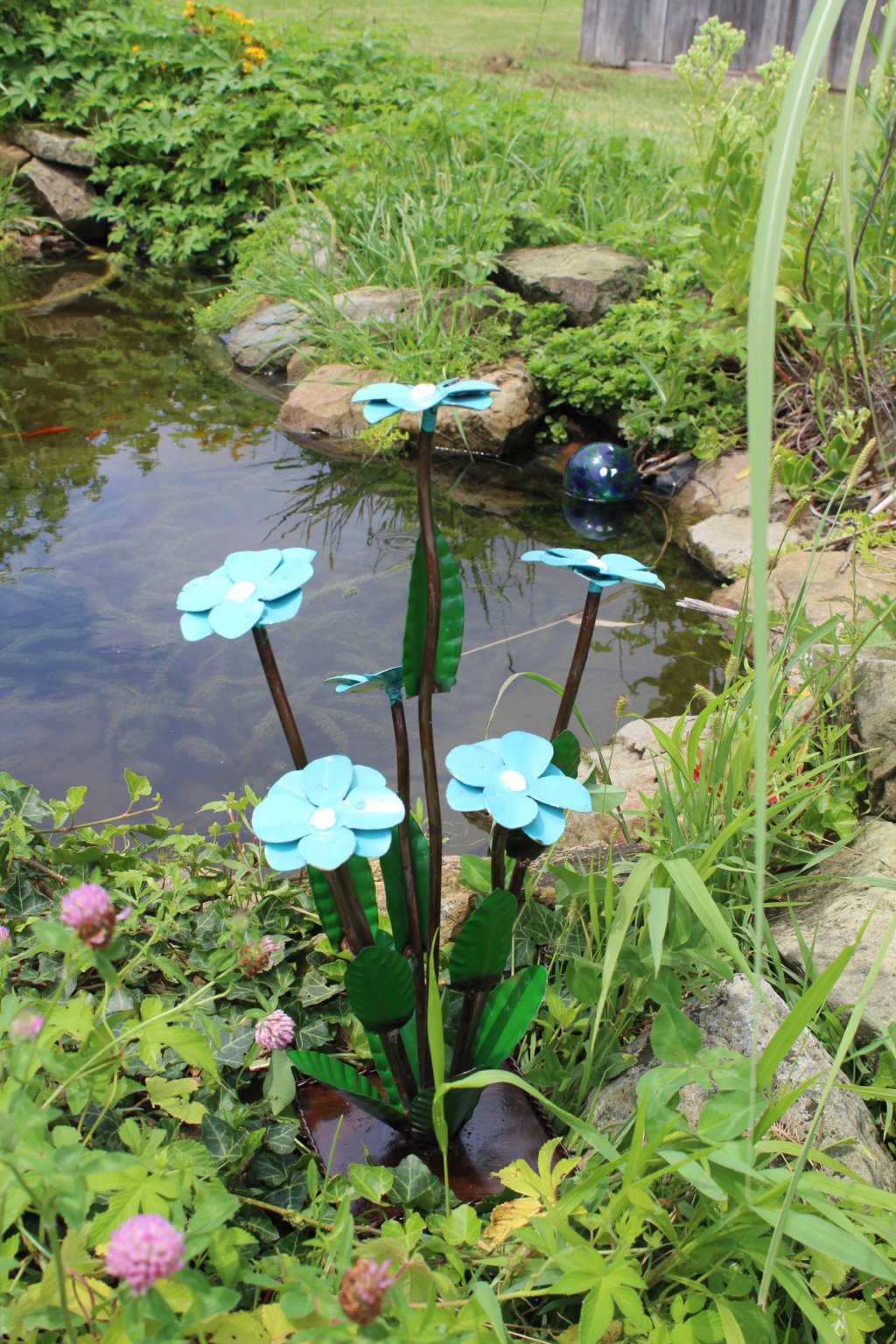 21" Small Recycled Metal Daisy Lawn Decor