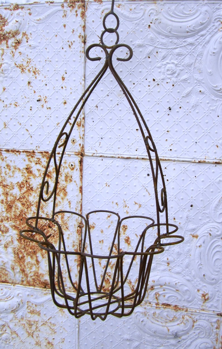 26" Wrought Iron Round Geraldine Flower Basket - Medium