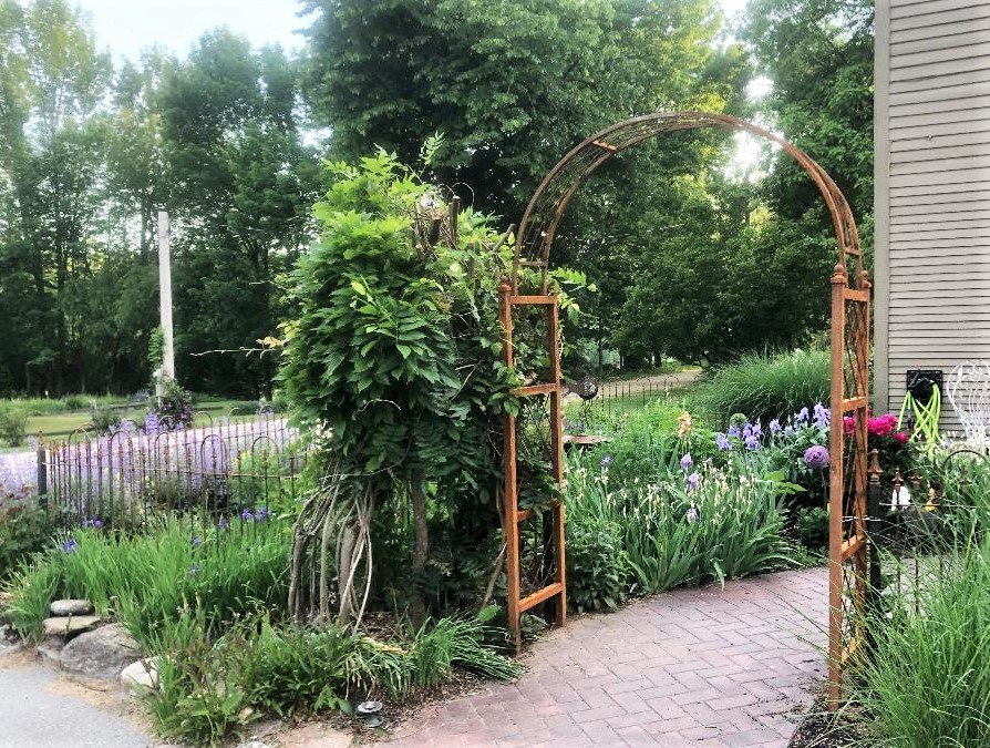 3' Interlocking Fence with Dome Arbor